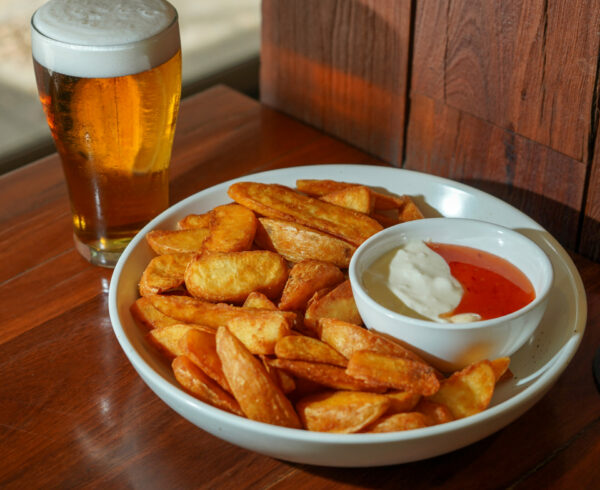 Classic Pub Favourites at the Waterloo Station Hotel Sports Bar